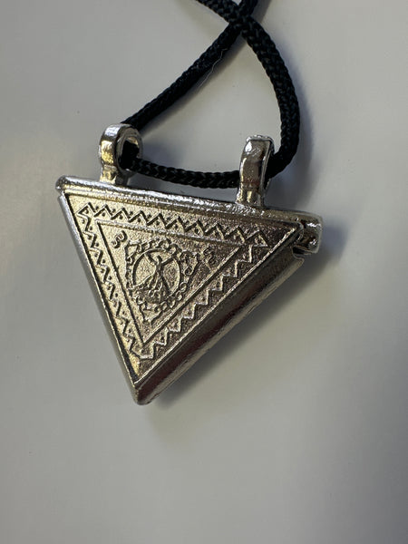 Taweez pendant store